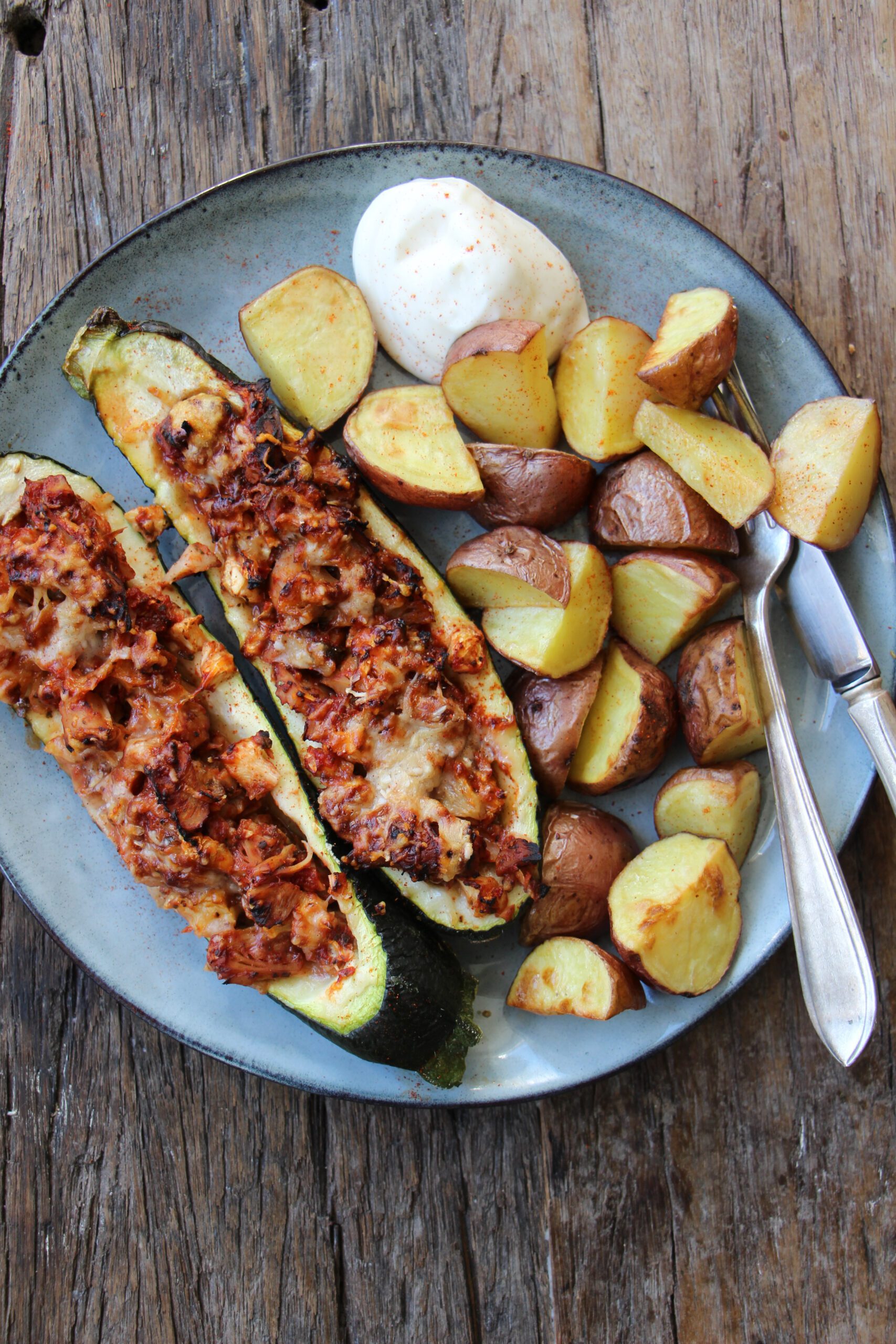 GEVULDE COURGETTE MET GEBAKKEN AARDAPPELEN - Vega Makkelijk