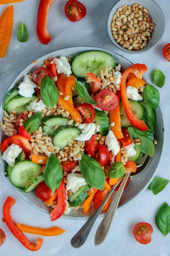 Koude pastasalade met paprika en tomaat - Vega Makkelijk