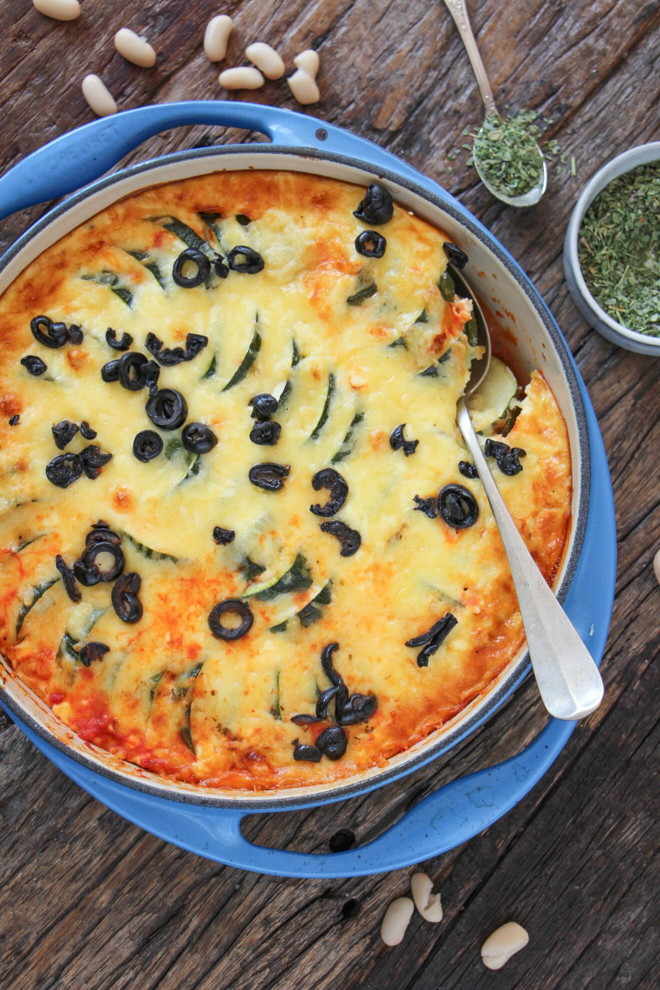 Courgette met Kaas uit de oven met tomatensaus - Vega Makkelijk